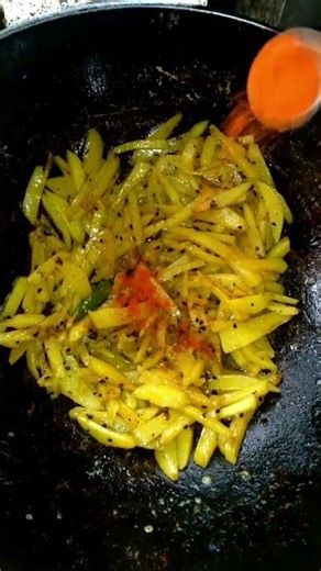 ফুলকপির ডাঁটা চচ্চড়ি। সরষে বাটা দিয়ে চচ্চড়ি। Sorshe Bata diye Fulkopir Data Chorchori#shorts#food