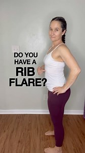 A rib flare makes it harder to engage your core. 🏋🏽‍♀️ Your abs are more difficult to contract, and tension can increase in your pelvic floor. If you have a rib flare, you will notice an increased prominence of your ribs in the front. This can be easy to see when standing or lying down. Here are 3 steps to change this! ☝🏽Ribs that flare up in the front also create tension in the back. To reverse this, find positions that lengthen your back muscles and then breathe more length there with your 