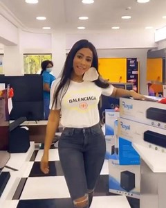 Spent my day distributing face mask to low income earners in lagos with my family @royalelectronicsgroup to help with the fight against covid 19! Let’s continue to stay safe and dont forget to pray for nigeria as Today is the day when we remember the years before and look at the possibilities before us in order to strive for an even better future. We should remember not to leave the faith of our country in the hands of our leaders alone, as it is the responsibility of everyone to make it greater