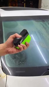 ✨ Para uma condução mais segura e clara, utilize o nosso limpa-vidros compacto! 🛠️ Perfeitamente dimensionado para caber no seu porta-luvas, para que esteja pronto sempre que precisar! 🛒 Adquira o seu aqui👇 https://vigoshop.pt/produto/limpa-vidros-de-carro-cistara/?sp=7714i997 | vigoshop