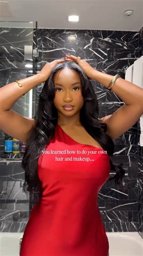 AÏCHA DRAMÉ DIABAGATÉ on Instagram: "GRWM for a photoshoot 🥰 learning to do your own makeup & hair is a game changer! Products used: @oribe Heat protectant dry spray @olaplex Bonding oil @tresemme Extra hold hairspray @saiebeauty lip gloss in “bubble”"