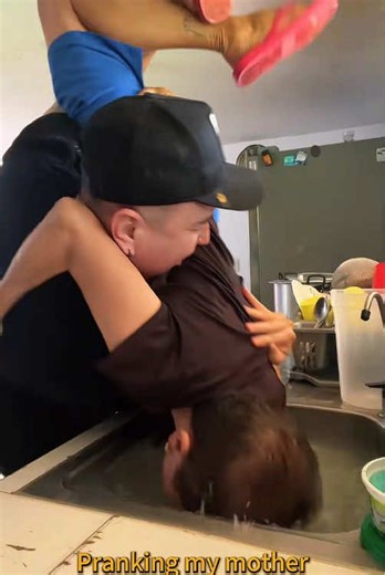 Pranking my mother #prank #family #funny #mother#tiktok