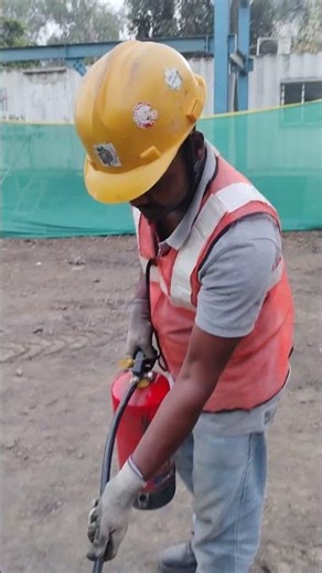 The worker's brother explained the use of a fire extinguisher. | #safety #worker #fire 🦺🧯