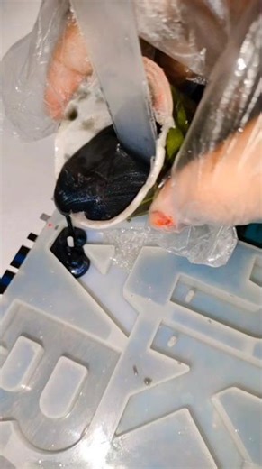 Resin initial A letter keychain making/resin letter keychain black colour #resin #shorts #keychain