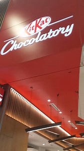 Kit Kat’s first make-your-own chocolate shop has opened in Yorkdale Shopping Centre 🍫😋 | blogTO
