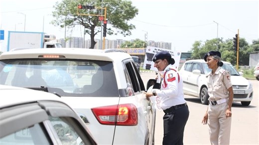 न्यू ईयर का नया ट्रेंड: खाएंगे-पिएंगे... गाड़ी कौन चलाएगा? ड्रंकन ड्राइव नाके से बचने के लिए बदला ट्रेंड, होटलों में बुकिंग फुल