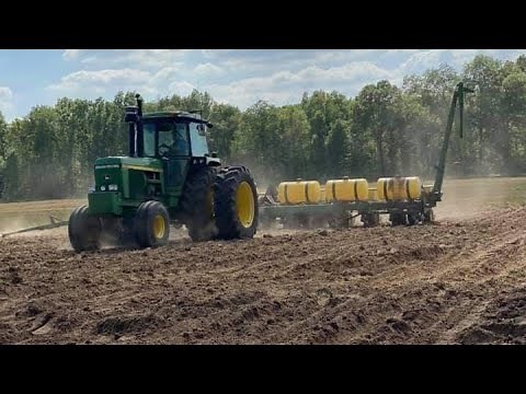 John Deere Corn Planter Yetter Row Cleaner Installation Video