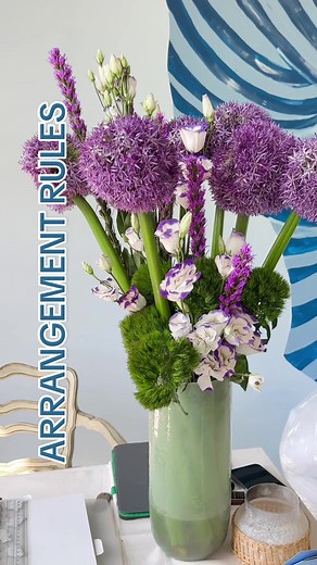 Beautiful Flower Arrangement Ideas for Your Office Desk