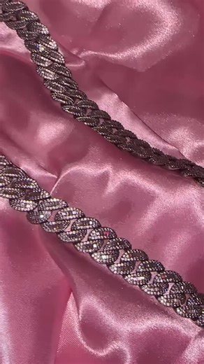 IceKouture ❆ on Instagram: "Some gifts don’t need explaining. A silver Cuban link made to shine every day. Send this to your Valentine. @Ice.kouture | icekouture.us #silvercubanlink #cubanlinkchain #silverjewelry #luxuryjewelrybrand #valentinesgiftidea"