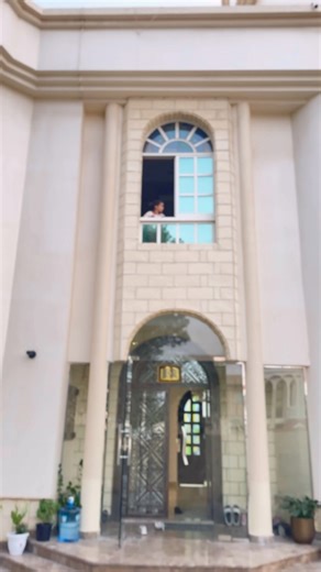 1M views · 29K reactions | طفله ترمي 10 الاف دولار من النافذه ولكن لن تصدق ماذا كان السبب !! | احمد و محمدديمو mohamad dimo | Facebook