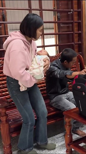 132K views · 3.2K reactions | CUTIS and baby monkey's emotional reaction when newborn baby goes to the hospital . | Cubis New | Facebook