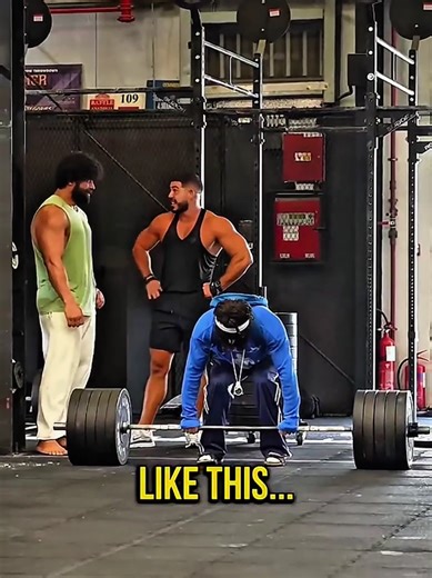 Anatoly Prank on Bodybuilders💪😂#bodybuilding #anatoly #gymprank #anatolyprank