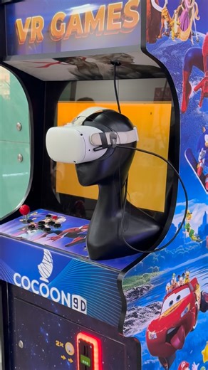 Hadi Ah 👌 on Instagram: "Première au Maroc ! Arcade VR transforme votre espace en un monde virtuel unique, pour des moments inoubliables. ✨ @cocoon9d.vr Site web : Cinextvr.io 📞 +212 712-356225 #9d #arcade #jeux #virtuel #jeuxvideo #explore #morocco"