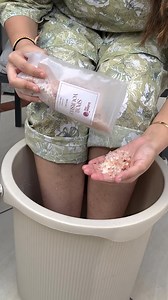 "Why Magnesium in Bath Salt Works?" Relieve period cramps, headaches, or post-workout soreness — all with the power of Magnesium. ✨ Infused with: - Epsom Salt (Magnesium Sulfate) - Lavender & Peppermint Oils - Skin-softening Glycerin And it absorbs best through your skin in a warm soak. Add Bubble Me’s Bath Salt to your bath or foot soak — Relax & Let It Heal. | Bubble me