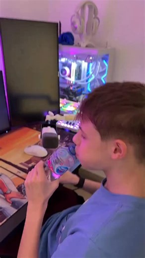 Bientôt nouveau setup @neyto.off #Lampe #letrabean #Logitech #gaming | Thewalkinkdead