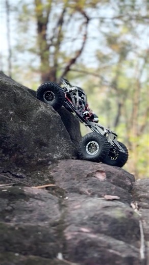Quick look at how does 1.9 MPro Pin tires work on rocks! #meusracing #rccars #rccrawler #MProPin