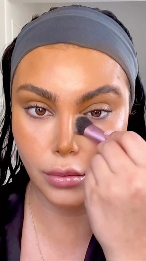 Hrush Achemyan on Instagram: "Sun-kissed with Bare #4 by @ienvybykiss lashes for a beautiful fluttery eye. Wore this look seaside, it didn’t smudge or need to be touched up. What do you think? @ivybeauty.official #ivybeauty #ienvybykiss #AD"