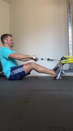 Eccentric overload for strength and power in athletic performance💫 All at once in a tiny portable machine. If you're about to start new training habits, check @alexisgasparini killing it with #HandyGym 💪Join the flywheel revolution in handygyglobal.com . . #highperformance #sprinttraining #speedtraining #speed #personaltraining #strengthtraining #strengthcoach #physicaltherapy #performancetraining #eccentrictraining #flywheeltraining #coaching #onthego #sportsperformance #conditioning #betterf