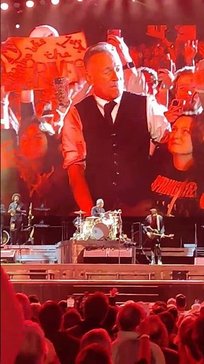 Everybody got a hungry Heart, Bruce Springsteen singing together with fans, E Street Band Washington