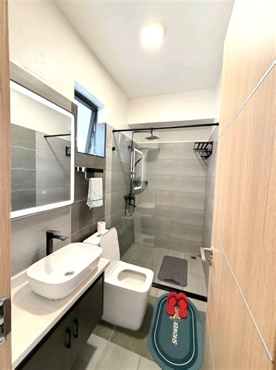 Airbnb 2 bedroom available in Syokimau. Located 5 minutes drive from JKIA & SGR. Amenities: ✓Backup generator 24/7. ✓Secured parking. ✓CCTV surveillance and security. ✓Mini-supermarket in the premises. ✓Fast internet access. ✓Smart TV. ✓Fully equipped kitchen. ✓Children's playground. ✓Swimming pool. ✓Well equipped gym. ✓Basketball pitch. ✓Elevetor. For bookings Call/WhatsApp 0797040353 #airbnbkenya #airbnbnairobi #syokimauhomes #marghomes #airbnbsyokimau