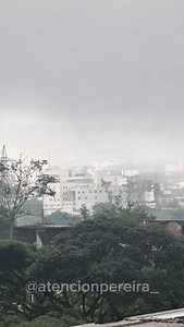 ¡DÍA FRÍO EN EL ÁREA METROPOLITANA! 🧤🥶☔️ Temperatura: 22° Humedad: 94% Viento: 3 km/h Se reporta alta presencia de neblina en varios sectores del Área Metropolitana de Pereira, especialmente en zonas altas y vías rurales. 📌 Condiciones actuales: muy nublado con probabilidad de lluvia y tormentas dispersas durante la tarde y noche; la sensación térmica se mantiene fresca debido a la humedad alta. ￼ 🗓️25 de Diciembre #pereira #risaralda #comunidad #lluvias | Atención Pereira