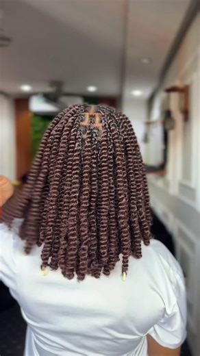 Spring twist Bob size Soft in weight & calm Simple.classy & easy to style Done in 3-4 hours Call now for an appointment 💛 📞/whatsapp 0757748212 We are located at: 📍opposite mlimani city 📍Sinza Africasana (Near Rungwe hotel) #springtwist #twisthair #springtwist #newhair #jojostylinsalon