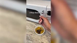 Magic Chef MC77CMW 0.7-Cu. Ft. 700-Watt Retro Countertop Microwave (White)