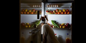 The 7 Best Ways to Curb Nighttime Snacking, According to Nutritionists