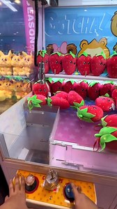 Kung sana totoong strawberry lang kayo hahahahaha rapsi sana 🤣 #clawmachine #clawmachinewin #arcade | Claw Masters PH