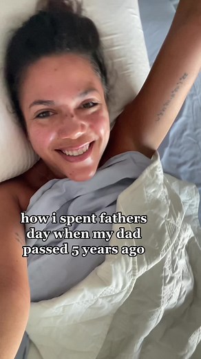 On a day that could be very hard, I’m thankful for things that bring me joy like volleyball, good friends, and epic sandwiches. Smoothie: 3/4 cup (ish) frozen berries, 1-2 pieces frozen ginger, 1 frozen açaí packet, 1 handful arugula (or spinach or kale), 1 tbsp chia seeds, 1 scoop strawberry protein powder, 1/2 avocado (or 2 tbsp peanut butter - or both!), 1/4 fruit juice, fill with water. Sandwich: toasted sourdough, pesto spread, 1/2 avocado, fresh mozzarella, arugula seasoned with EVOO/salt/