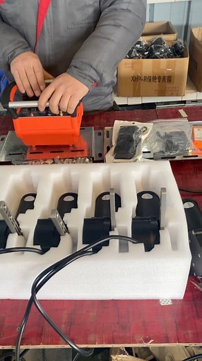 2.3K views | Proportional wireless remote control for hydraulic crane Crane truck, concrete pump truck, aerial work truck#crane #grúa #joysticks #grue #guindastes​. #pm #Palfinger #zoomlion #sany #effer #excavator #tractor #skidsteer #hiab #pilling #drilling #remotecontrolcraneoperator #Remotecontrolofliftingtruck | Crane engineering machinery RC | Facebook