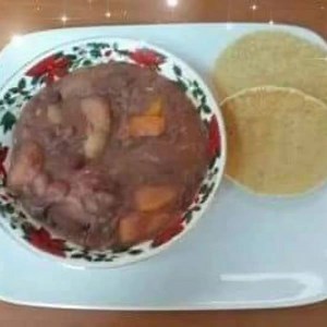 Diamars 29 mei 2018 ta dia di Bonchi cu rabo y nos mochi Picuda... Menu Sabor di Macuarima diamars 29 mei 2018 Special chikito: Aros con pollo cu Grilled Chicken Breast of Sate:13,- Special Grandi: Bonchi cu rabo: 15,- Y nos tin mochi Picuda cu saus crioyo pa 21,- Otro platonan: Balchi pisca 16,- Breaded shrimps 18,50 Fillet di Grouper cu saus crioyo 17,50 Fish nuggets 17,50 Chicken strips 16,- Sate 16,- Higra den siboyo 16,50. Grilled chicken breast 17,- Otro cumindanan ta bin cu aros, salada y