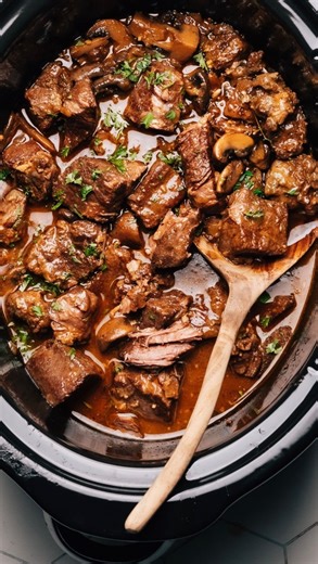 🔥 4 secrets to meltingly-tender, richly-flavorful Crockpot Beef Tips 👇🏻 1️⃣ Brown in batches. Crowding the pan traps steam - no browning, no flavor. A deep sear kickstarts the Maillard reaction (the same chemistry behind a perfect steak) and gives your gravy its deep, beefy color and taste. 2️⃣ Toast the tomato paste. Two minutes makes the difference between flat and incredible. As it darkens, natural sugars caramelize, giving your gravy that slow-cooked depth in a fraction of the time. 3️⃣ D