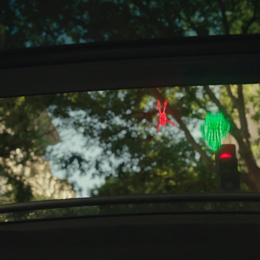 Avec son style affirmé, sa silhouette musclée et sa signature lumineuse à trois griffes emblématiques, le #Peugeot2008 incarne l’esprit d’un véritable lion. À l’intérieur, le Peugeot 3D i-Cockpit® rend la conduite intuitive et connectée, pour un plaisir de conduite porté à un niveau supérieur. Profitez dès maintenant des offres de fin d’année et repartez à bord de votre SUV compact conçu pour sortir du cadre. | Peugeot