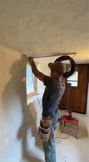 How Are Homes Built by Carving Into Mountains? 😨 #stonehouse #rockhouse#cavehome #shorts #shortsfeed