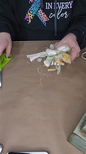 358K views · 5.2K reactions | A fun little spring craft made from DT gift boxes.Thanks for watching! | Booxie & Button Designs | Facebook