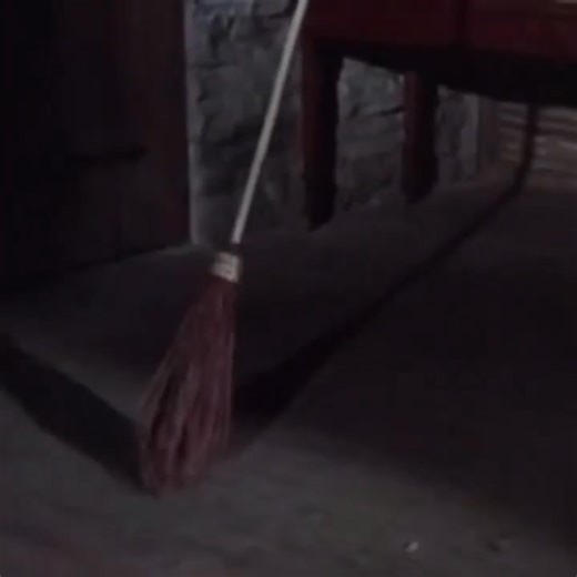 90K views · 2.6K reactions | _Angela in Bedknobs and Broomsticks (1971) Just Eglantine Price being a mood since 1971 We could all do with some Bedknobs and Broomsticks nostalgia in our lives . . Clips found on YouTube #angelalansbury #mu | Vi minh khôi | Facebook