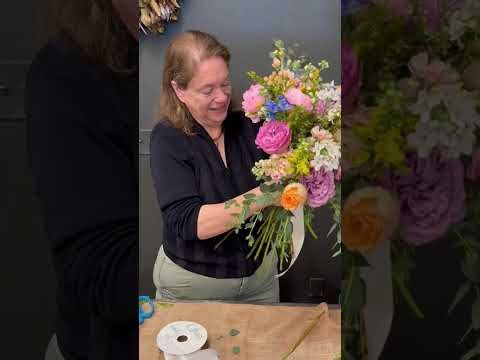 Beach Plum Flower Shop, Newburyport - bridal bouquet & boutonniere tutorial