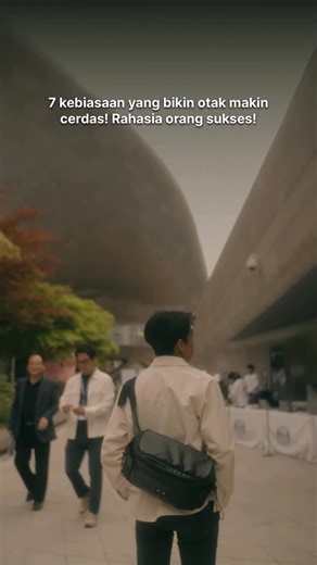 Nazhif Ubaidillah | Personal Branding Coach on Instagram: "Cerdas itu bukan bakat, tapi kebiasaan! 👇 Kamu sering ngerasa stuck dan nggak bisa nemu solusi saat menghadapi masalah rumit? 🧠 Banyak orang sukses itu nggak cuma mengandalkan IQ bawaan. Mereka tahu cara mengoptimalkan dan melatih otak mereka setiap hari, layaknya otot. Kalau kamu mau punya ide out-of-the-box, problem-solving skill yang tajam, dan daya ingat yang kuat, kamu harus mengganti habit pasifmu. Kata Brian Tracy, “The more you