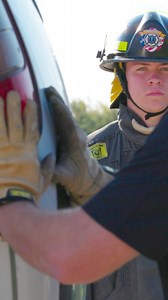 Fire Science seniors spent the end of the week training on vehicle extrication with practice stabilizing and removing patients from vehicles! 🧯🚒🧑‍🚒 | Warren County Career Center