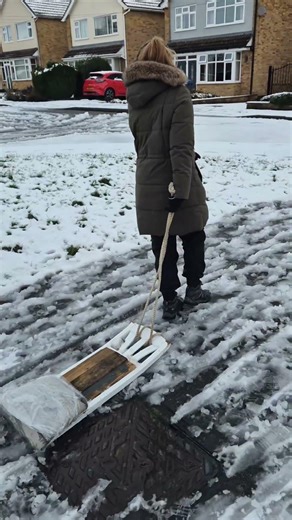 DIY SLEDGE ☃️ #diy #fun #snow #sledging #family #shorts #winter #uk