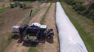 Every now and again at Grassmen we like to step out of our comfort zone. When visiting Apsley Farms in the south of England a few weeks ago we got the opportunity to see something we've never experienced before - Ag Bagging. Donkey joined Douglas Wynne from AB Systems to learn more about the process and find out why its such a hit with the guys at Apsley Farms. | GRASSMEN