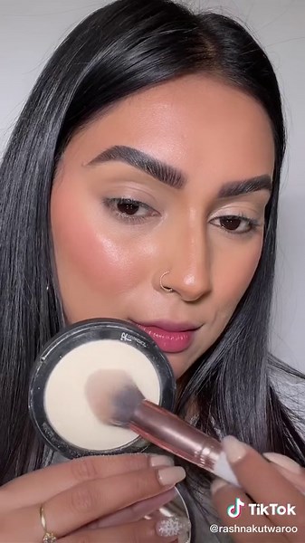 Flawless Skin with IT Cosmetics Bye Bye Pores Powder