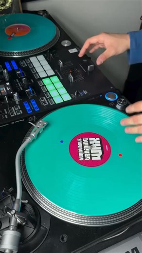 Cuts over Carbonfiber 🔥 — Prod: Lophiile Beat: Carbonfiber / 109BPM Looper: Looper Vol.2 — RP » @dj_issei10 „ scratch practice #scratch #practice #tablebeats #練習 #scratchdj #スクラッチ #愛知 #scratchvideo “ #tablebeatsapp #looper #beats | TableBeats