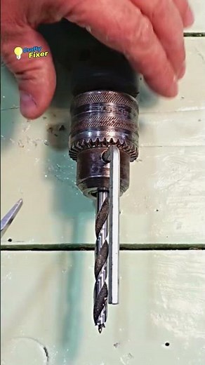 No Chuck Key? Remove Drill Bit Without a Chuck Key! #shorts #diy #tips #skills #tricks
