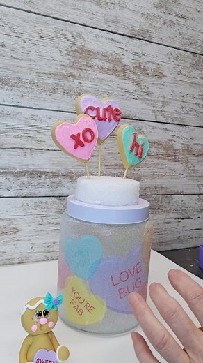Conversation heart candy jar #ValentinesDay #gift #conversationhearts #hearts #love #valentine #valentinesdatdecor #crafting #crafts #valentinescraft #foamclay #gingerbread #fakebake | UpnGrowing