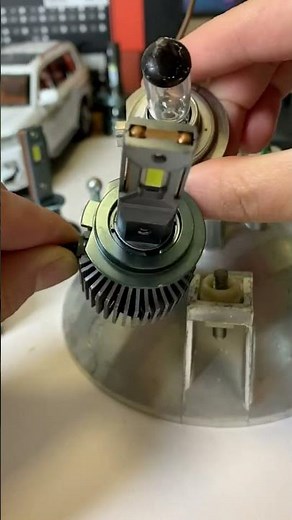 How to install the LED headlight bulb H7 correctly?