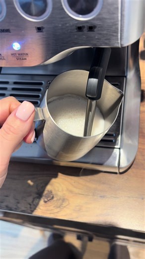 Friday WFH DITL ☕️💅🏽🏃🏻‍♀️ #friday #foryou #ditl #nailtok #london