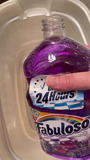 Mop time. #asmr #cleaningasmr #bathroomcleaning #fabuloso #cleaningtiktok #fyp #mopping #moppinthefloor 🚽🧻🛁🚰