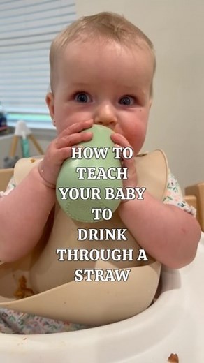 Helping your baby drink through a straw is a learning curve. There are many methods out there but here are two ways that you can try without purchasing all different cups. 🥤First- the pipette method. Simply put the straw in water and cover it with your finger so the straw fills up with some water. Then while keeping your finger on one end of the straw, offer the other end to your baby! When your baby has the straw it’s in mouth, you then let go of it so the water flows into baby’s mouth. Natura